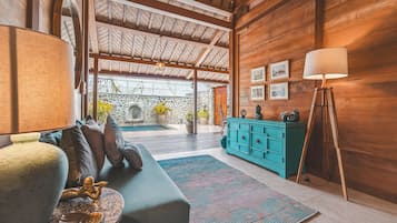 Quarto casal, varanda, vista para a piscina | Fachada