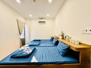Quarto Triplo Standard, varanda, Vista para a cidade | Secretária, Wi-fi grátis 