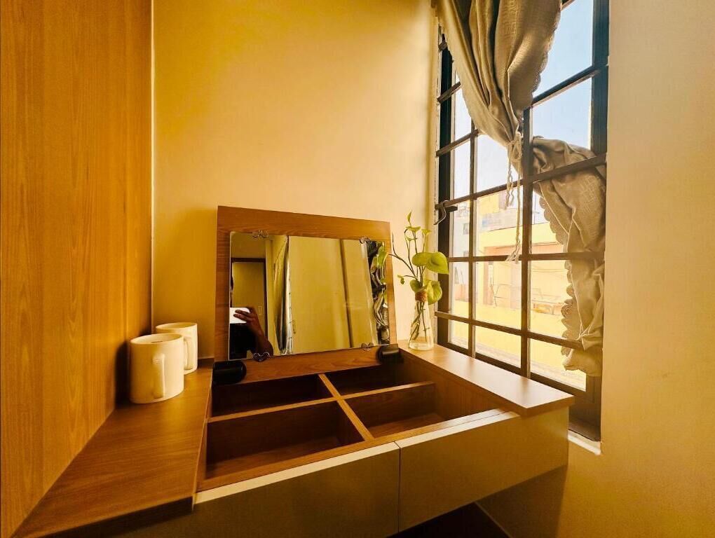 Quarto triplo standard, sacada, vista para a cidade | Parte interna