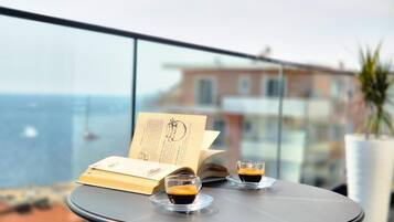 Estúdio, sacada, vista para a cidade | Opções para refeição