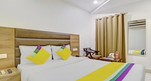 Quarto casal superior, vista para a cidade | Roupas de cama premium, edredons de pluma