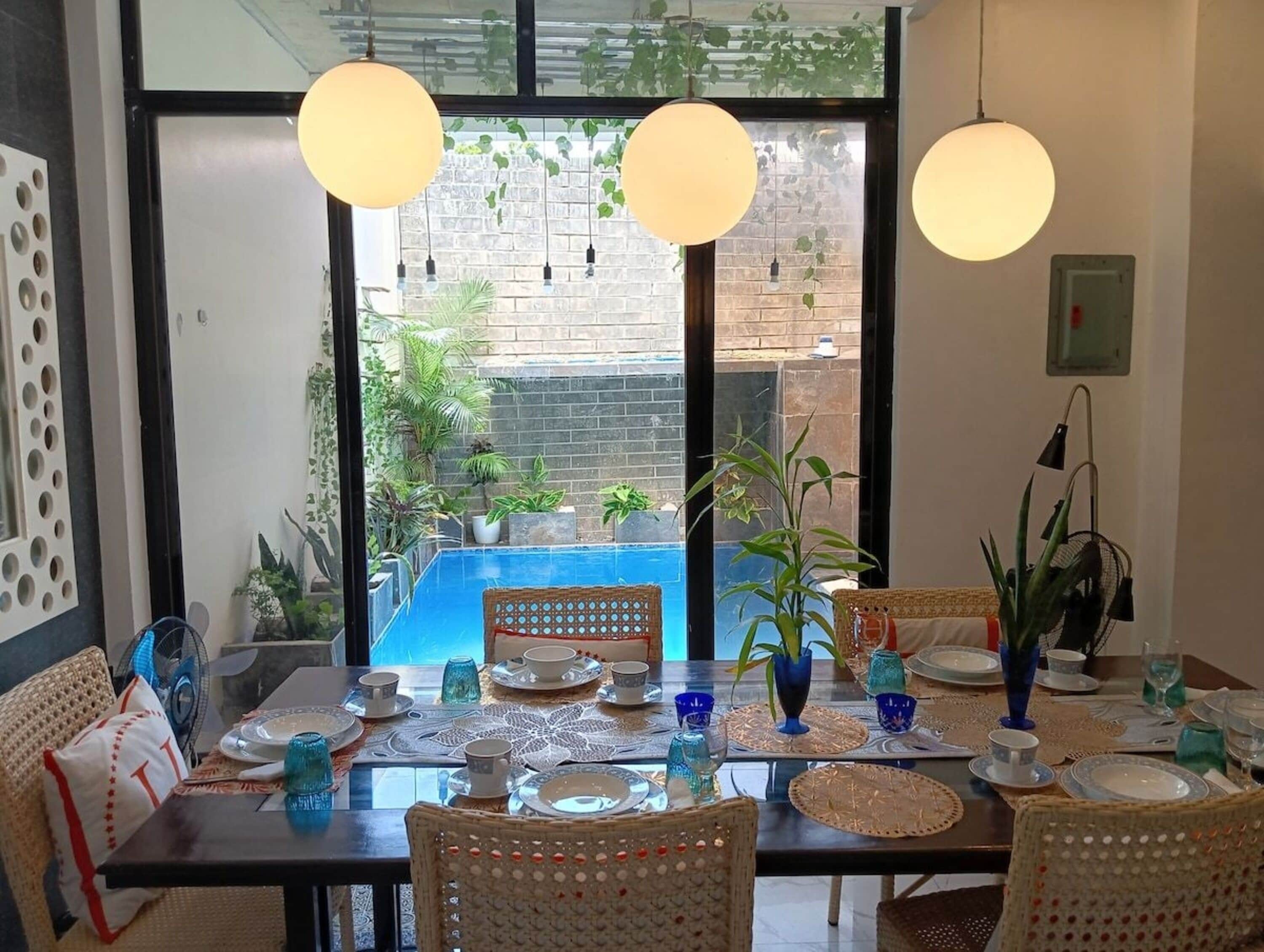 Casa conforto, 4 quartos, piscina particular | Opções para refeição no quarto