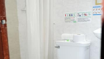 Quarto Básico | Casa de banho