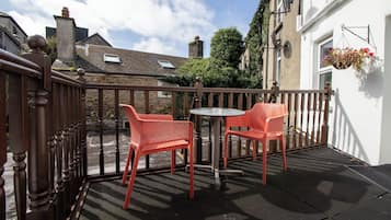 Apartamento urbano, 2 quartos, varanda, vista para a cidade | Terraço/pátio