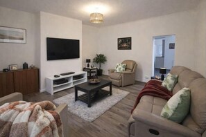 Casa, vista para a montanha | Sala de estar