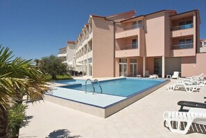Piscina exterior sazonal 