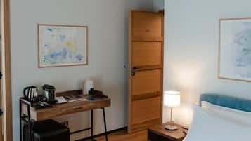 Cofre no quarto, secretária