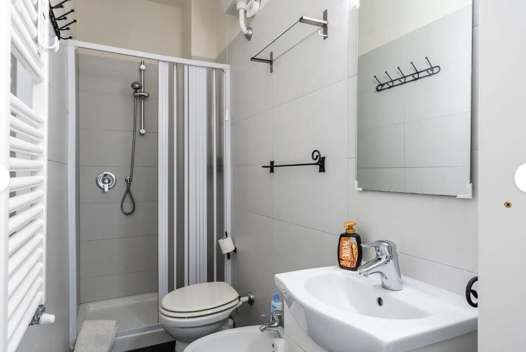 Quarto clássico, 2 camas de solteiro, vista para o jardim | Banheiro | Chuveiro, secador de cabelo, toalhas de banho, sabonete