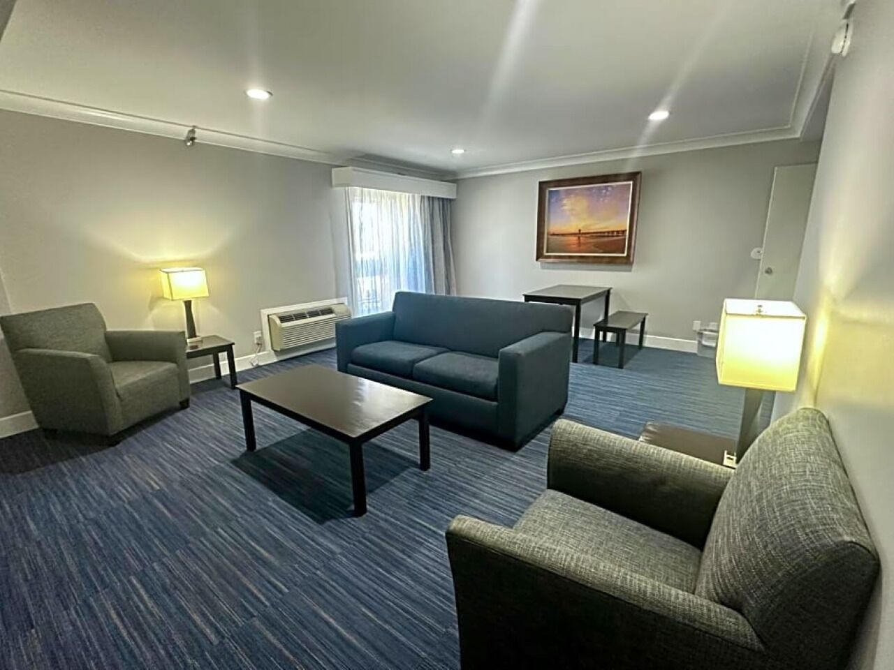 Balcony Family Suite With Free Parking Near The Pier, Shops And Dining - Long Beach, CA