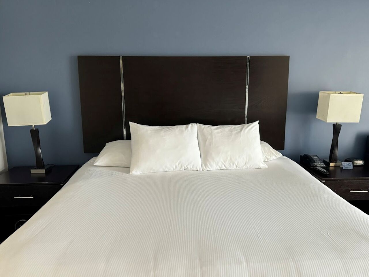 King Balcony Retreat With Breakfast Near Beach, Surf Lessons And The Pier - Long Beach, CA