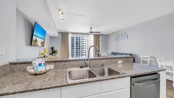 Condo, 1 cama Queen e sofá-cama (Shores of Panama 925) | Parte interna