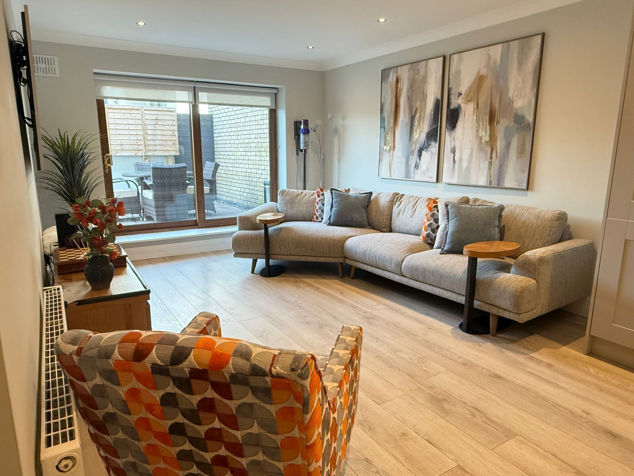 New Listing! Stylish 2 Bed In Heart Of Malahide - Swords