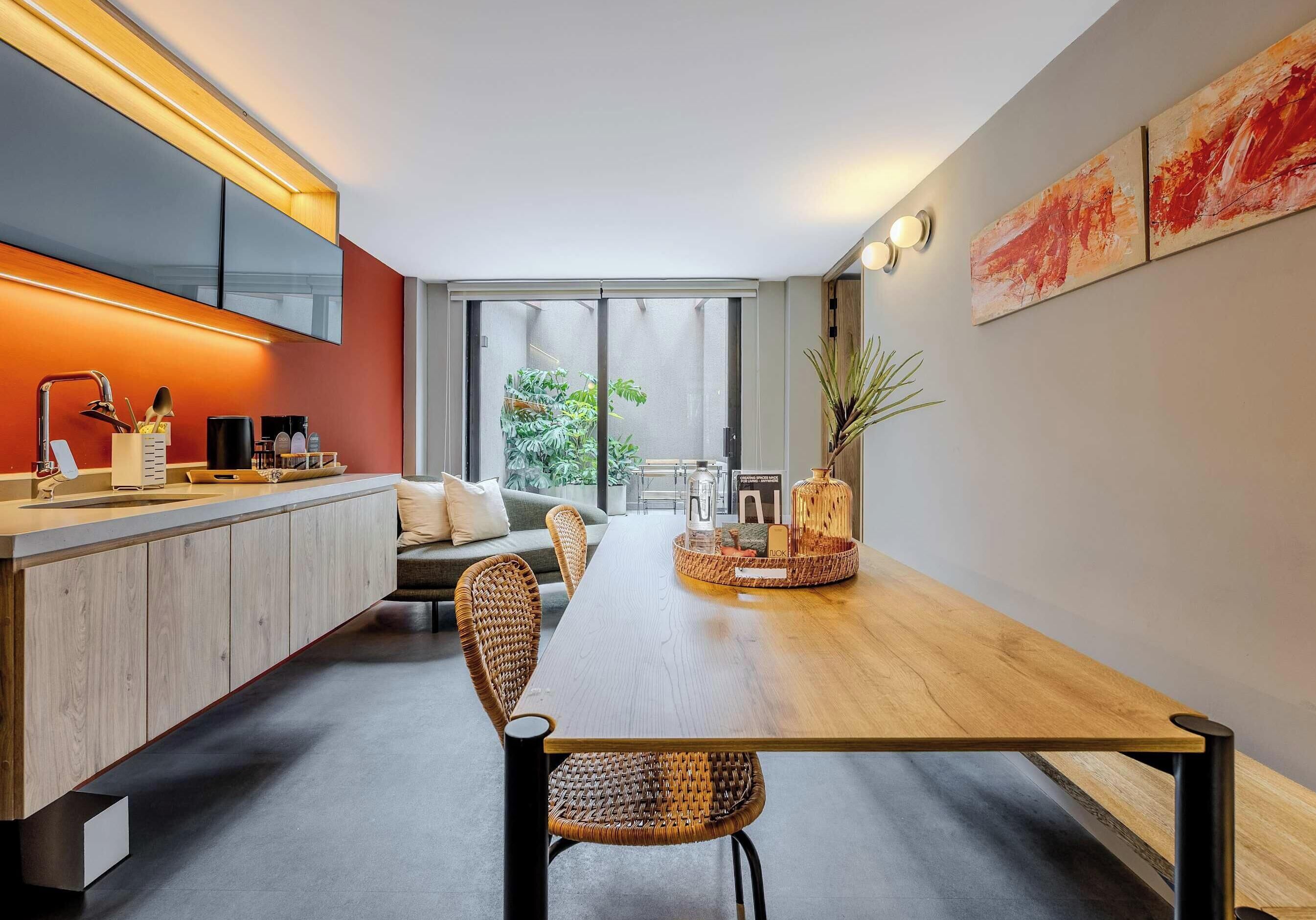 Apartamento, 2 camas Queen, varanda, vista para a cidade (Gardens B103) | Opções para refeição