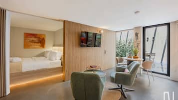 Apartamento, 1 cama queen-size, pátio, Vista para a cidade (Gardens B102) | 1 quarto