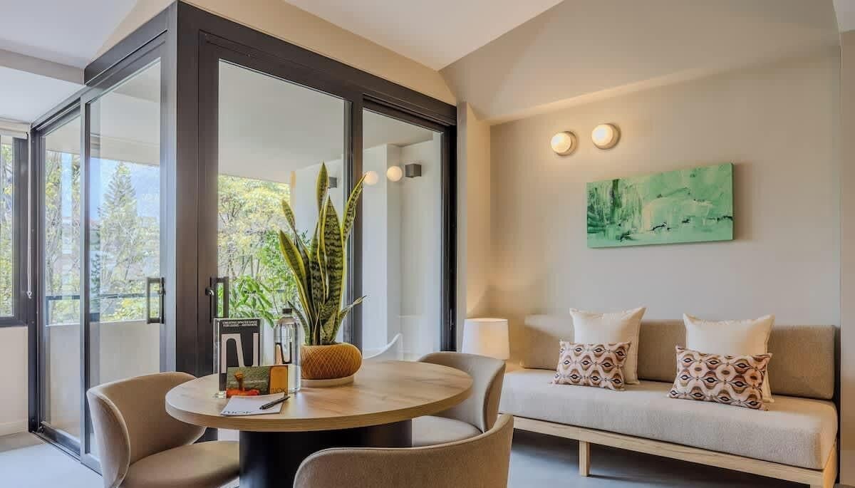 Apartamento, 1 cama de casal, pátio, Vista para a cidade (Gardens A303 ) | Interior