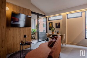 Apartamento, várias camas, pátio, Vista para a cidade (Gardens B302 +303) | Sala de estar