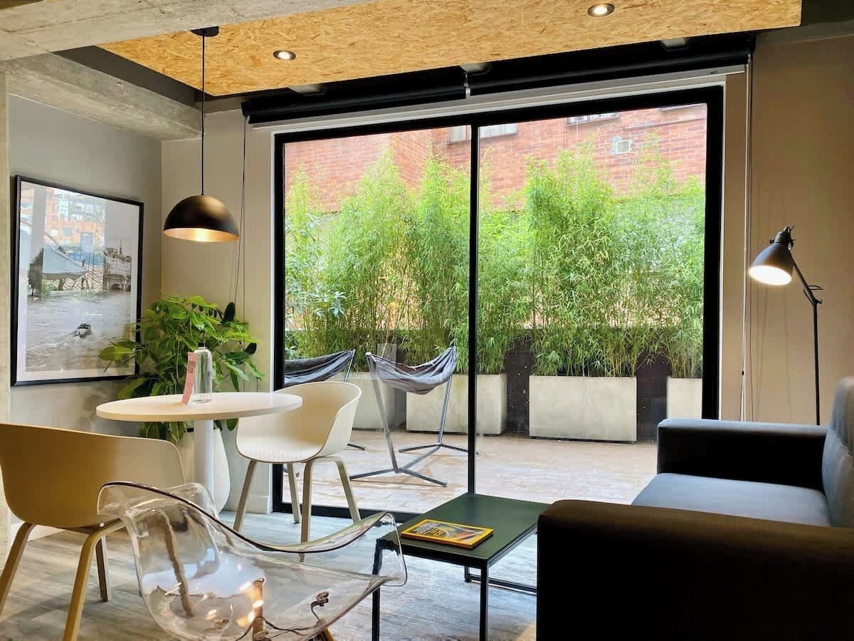 Apartamento, 1 cama Queen, varanda, vista para a cidade (Mambe 202) | Área de estar