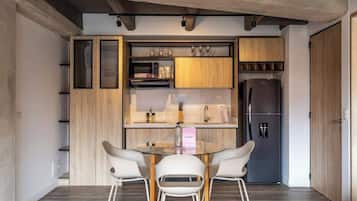 Apartamento, 1 cama queen-size e sofá-cama, pátio, Vista para a cidade (Mambe 501) | Cozinha privada