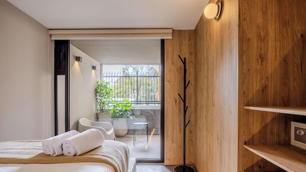Apartamento, várias camas, varanda, vista para a cidade (Gardens B202 + 203) | 3 quartos