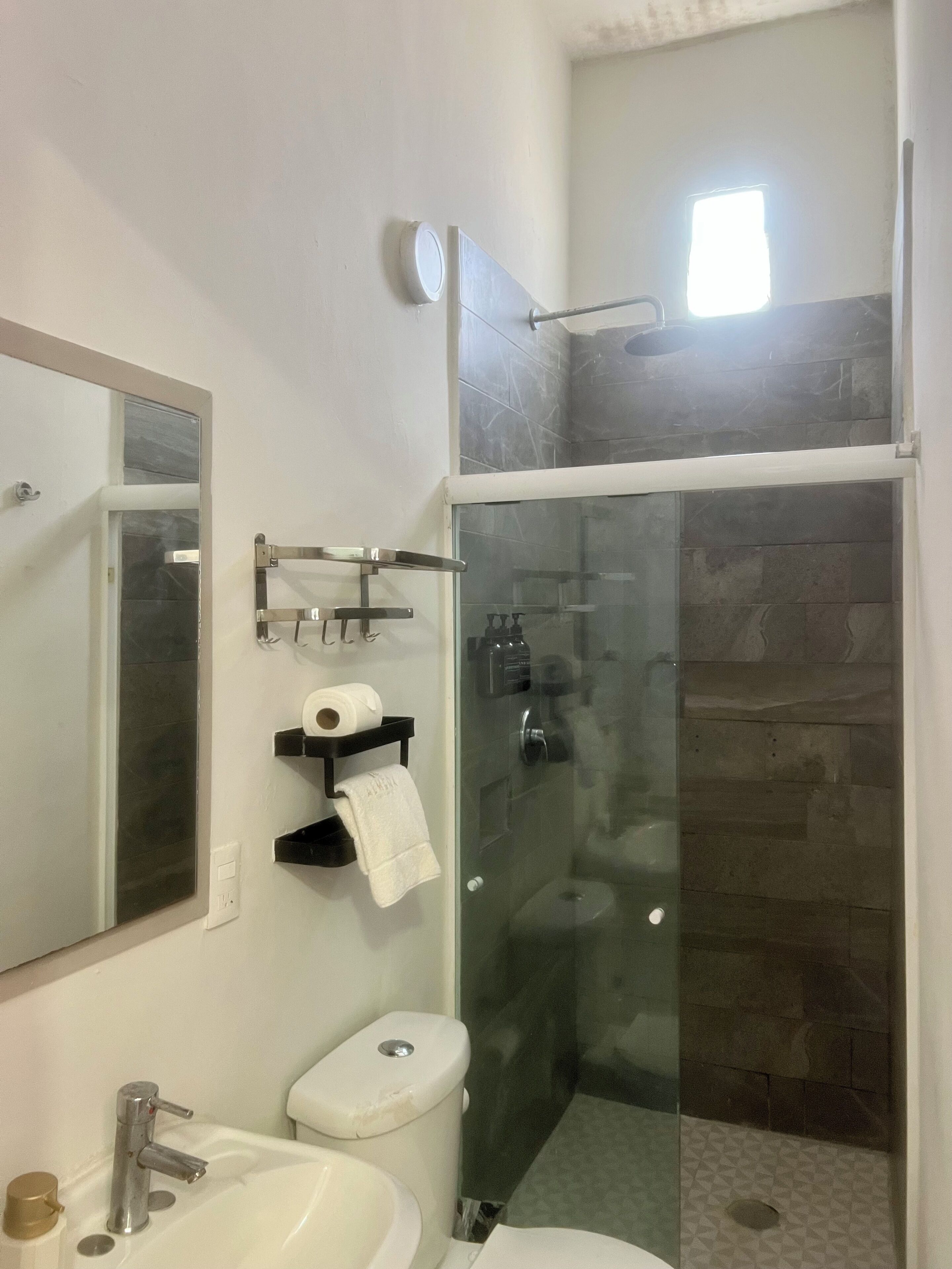 Quarto Clássico com Cama de Casal | Casa de banho