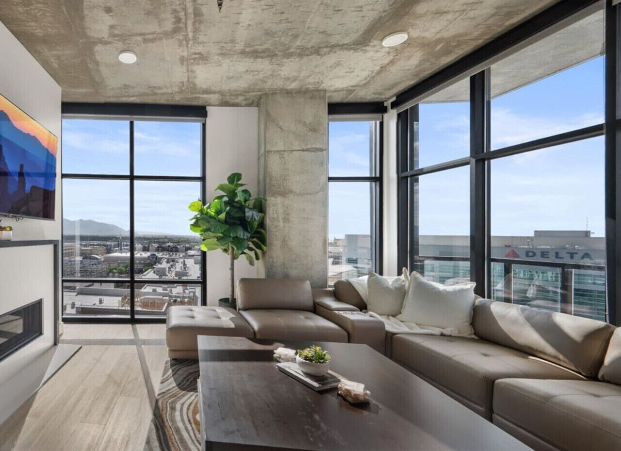 Sky-high Views Lux-2bd/2ba-rooftop Pool-htub-gym - Salt Lake City, UT