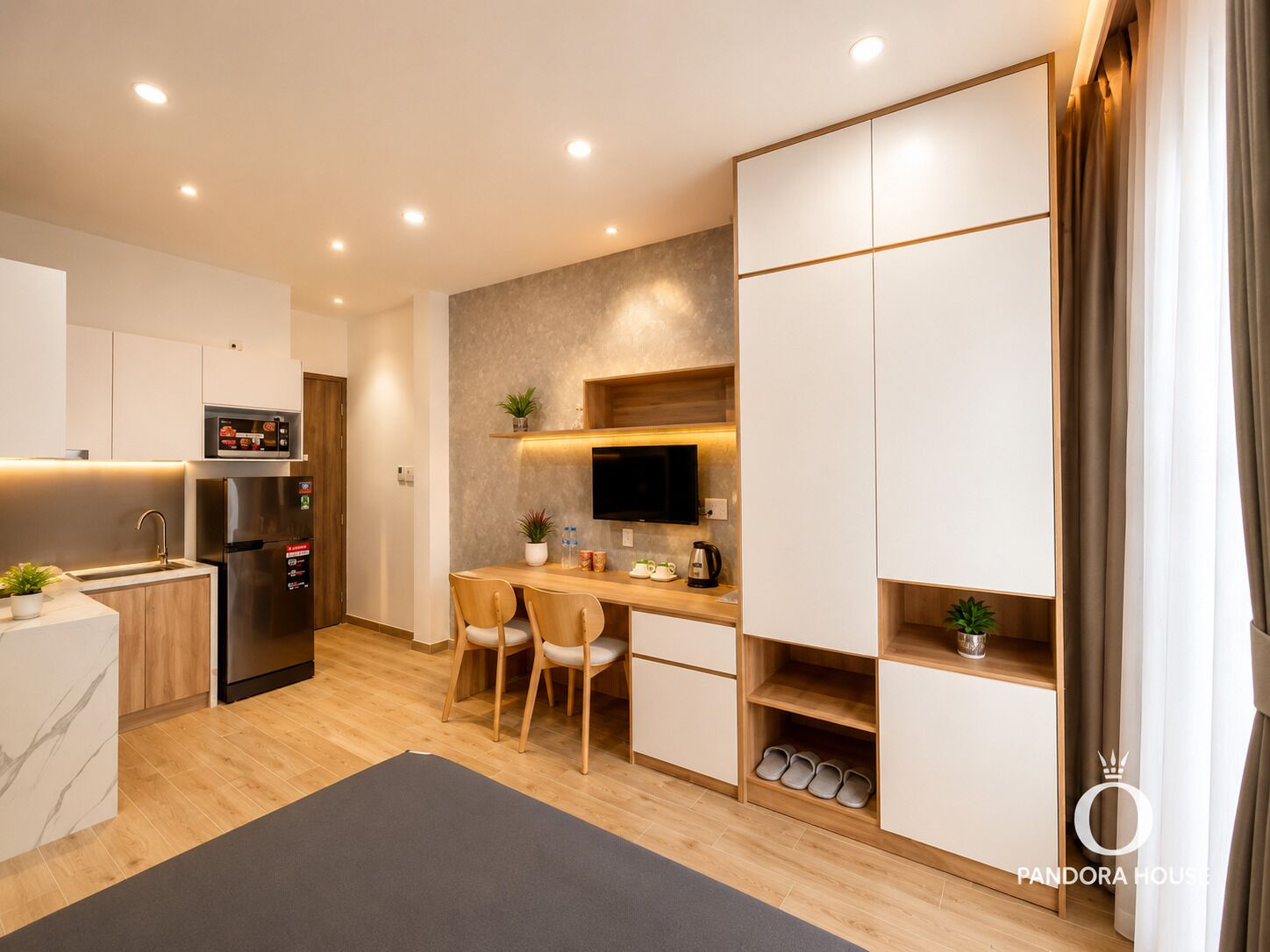 Apartamento superluxo, sacada, vista para a cidade | Cofres nos quartos, escrivaninha, Wi-Fi de cortesia