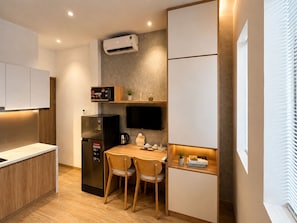 Apartamento luxo, vista para a cidade | Cofres nos quartos, escrivaninha, Wi-Fi de cortesia