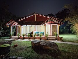 Quarto casal, 1 cama Queen e sofá-cama, aceita animais de estimação, vista para o jardim | Ferros/tábuas de passar roupa