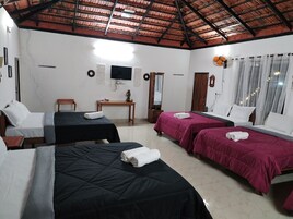 Quarto família, vista para o jardim | Ferros/tábuas de passar roupa