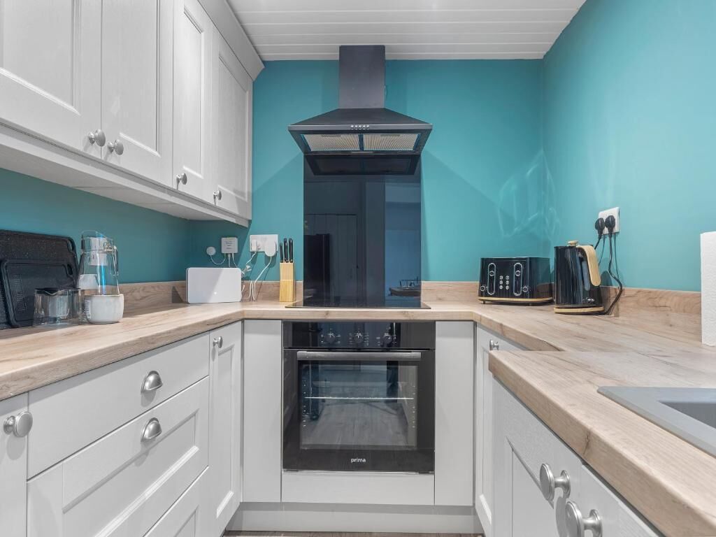 Casa, 4 quartos | Cozinha privada | Uma cafeteira/bule, uma chaleira elétrica 