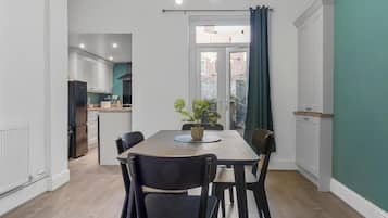 Casa, 4 quartos | Restaurantes