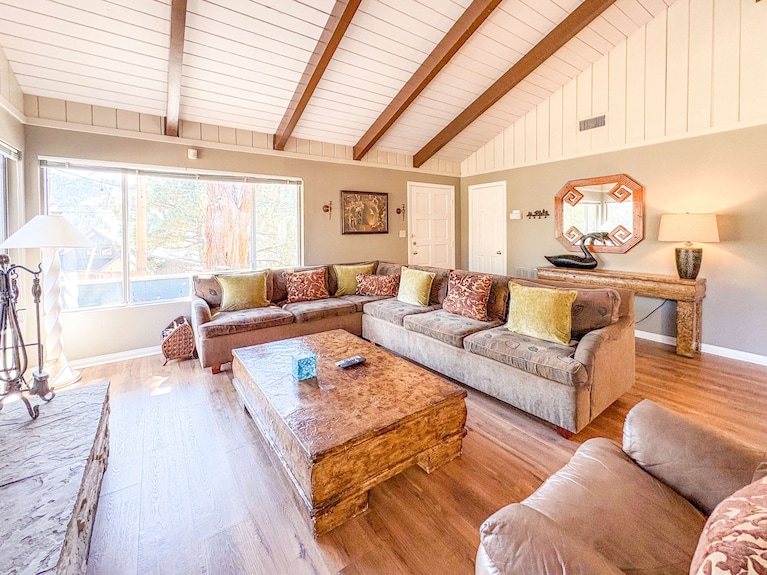 New! Bearadise ~ Charming Cabin Getaway - Big Bear Lake, CA