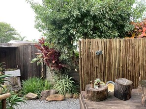Quarto casal luxo, sacada, vista para o jardim | Área da propriedade