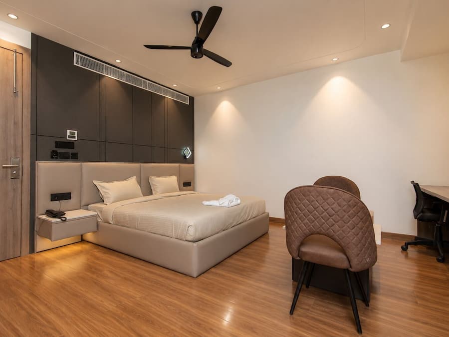 Quarto Standard, Vista para a cidade | Secretária, secretária adequada para computadores portáteis
