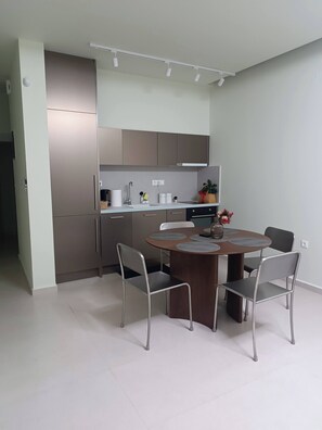 Apartamento, 1 quarto | Sala de jantar
