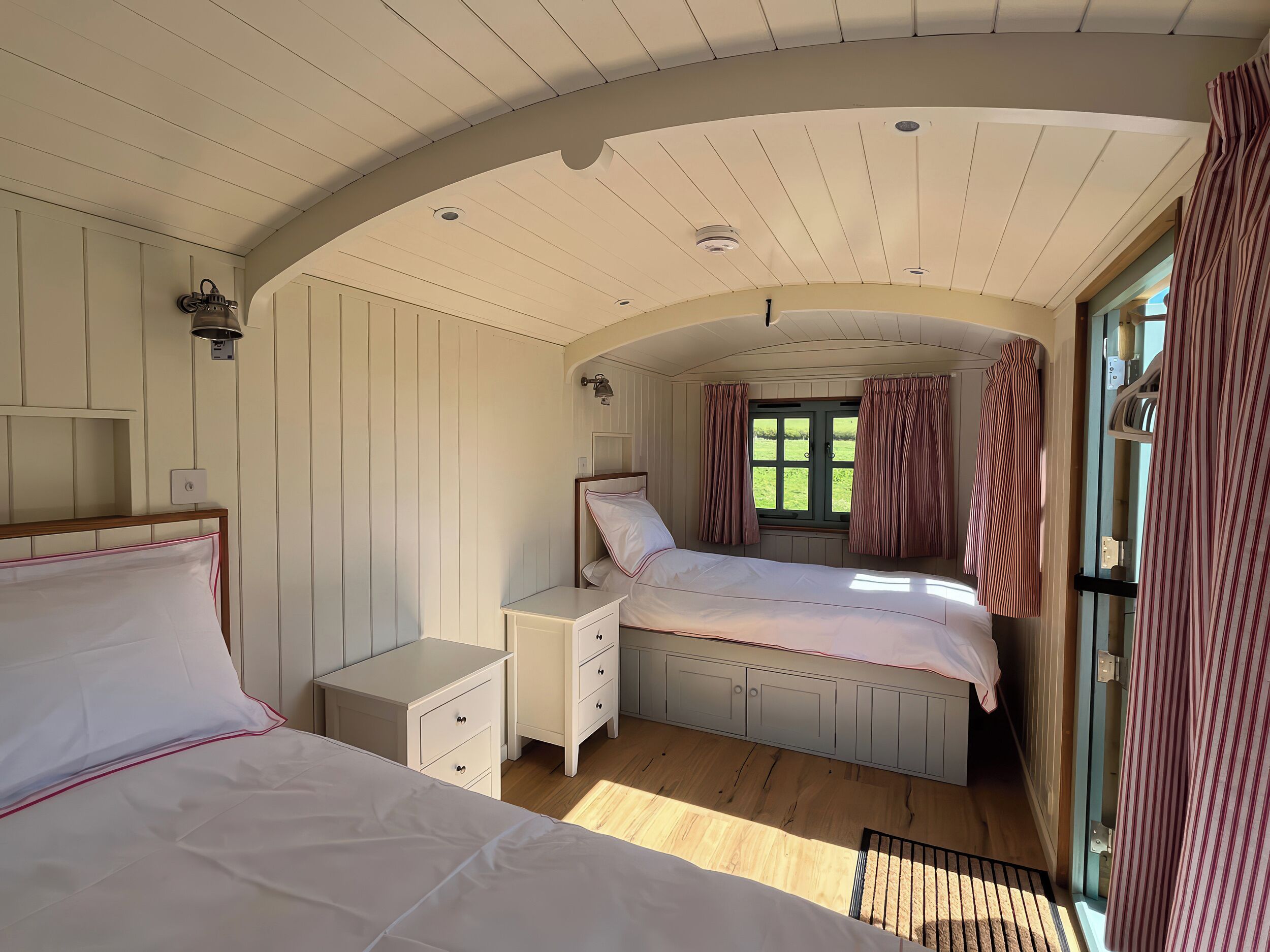 2 quartos, Wi-Fi de cortesia, individualmente decorados