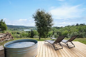 Tenda, vista para o lago | Terraço/pátio interior