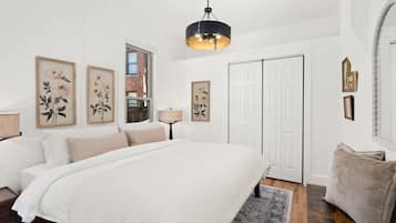Casa, várias camas, banheira de imersão, vista para o jardim (Little Luxe Retreat) | 3 quartos, individualmente decorados, individualmente mobiliados
