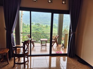 Quarto Duplo Comfort, varanda, vista para a montanha | Vista do quarto