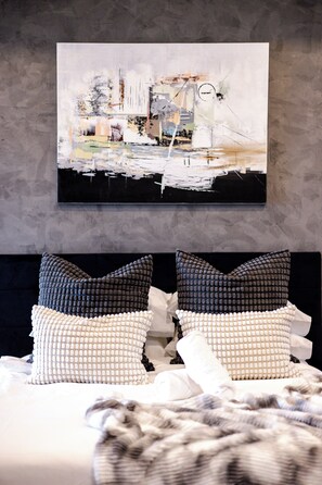 Apartamento de Luxo, cozinha, Vista para a cidade | Roupa de alta qualidade, camas de colchão pillowtop, cofre no quarto 