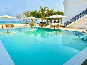 Piscina interior, piscina exterior 