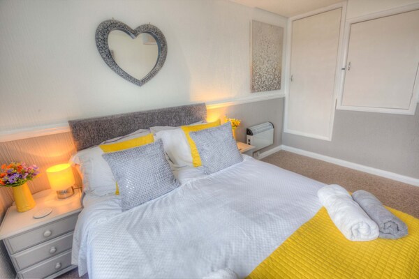 Poachers Cottage - 3 Bedroom Cottage - Ivy Towers - Pembrokeshire