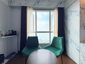 Quarto Duplo Premium, vista para a montanha | Secretária, Wi-fi grátis 