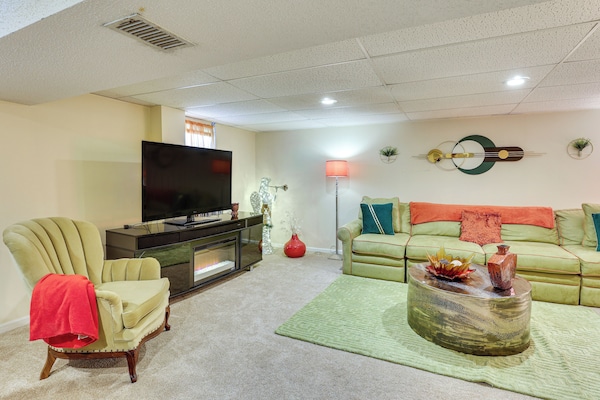 2 Mi To Kansas City Stadium: Cozy Couples Studio! - Kansas City, MO
