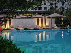 Piscina exterior sazonal 