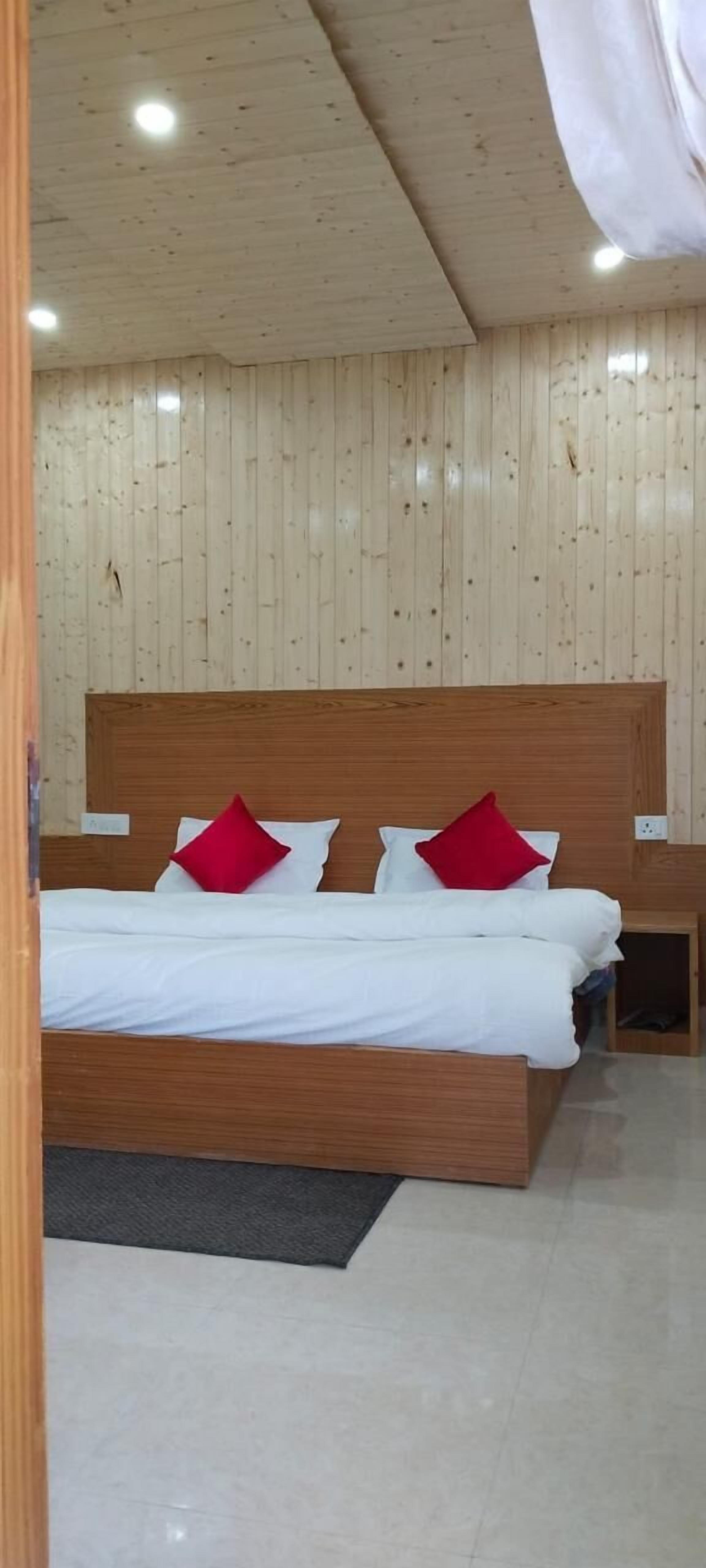 Quarto Duplo Deluxe, Vista para a cidade | Secretária, Wi-fi grátis 
