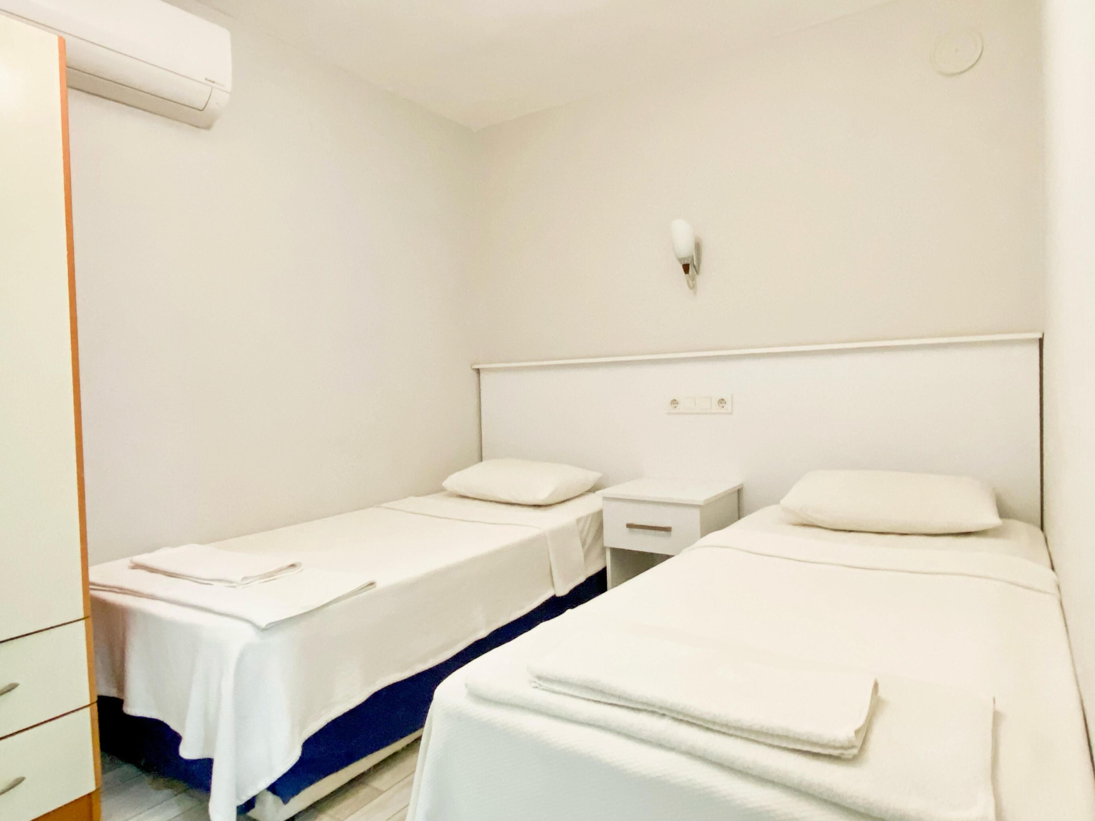 Apartamento família, varanda | Cofres nos quartos, Wi-Fi de cortesia