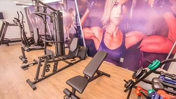 Penthouse Superior, lanai (alpendre havaiano), vista para o mar | Sala de fitness