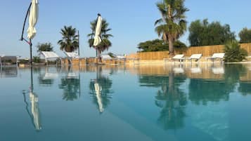 Piscina exterior sazonal