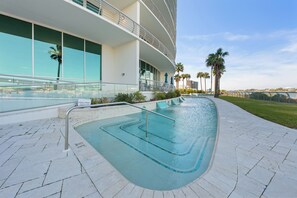 Piscina interior, piscina exterior 